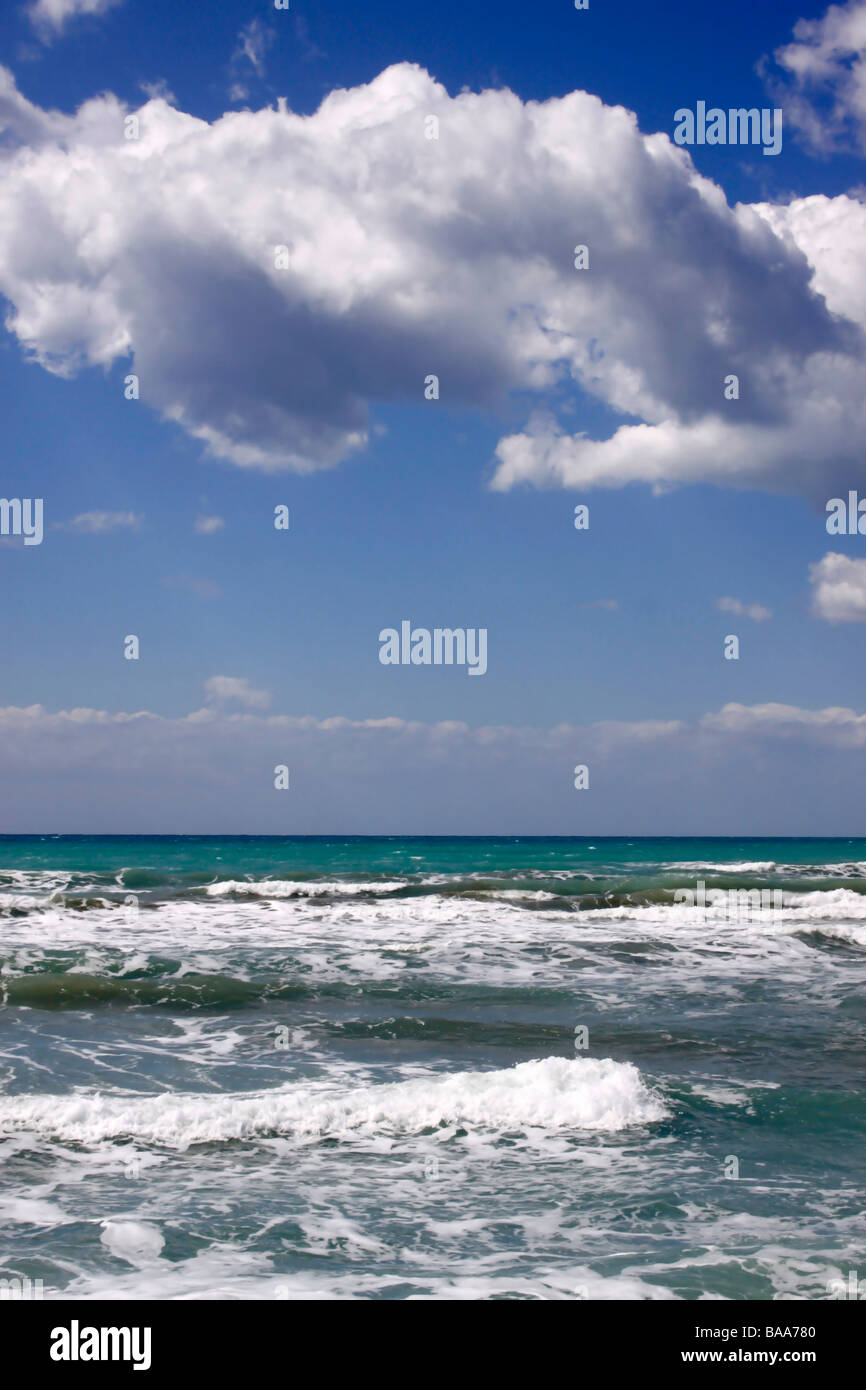 Spectacular breaking waves hi-res stock photography and images - Alamy
