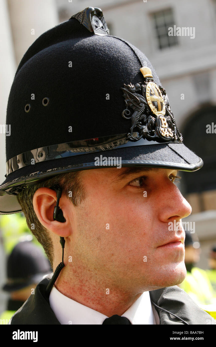 City of London police outside the Royal Exchange Stock Photo - Alamy