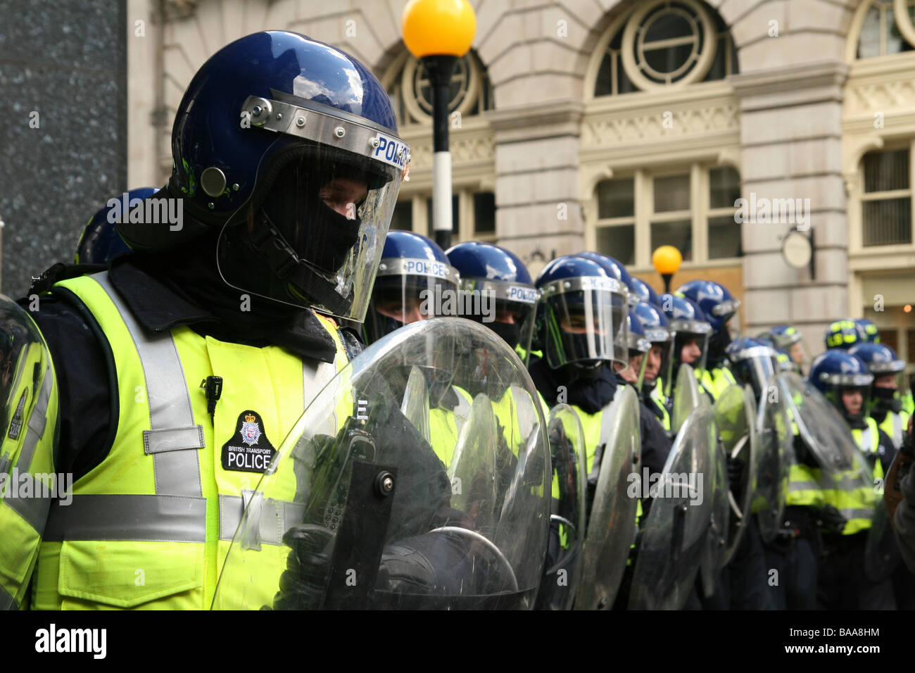 London riot police hi-res stock photography and images - Alamy