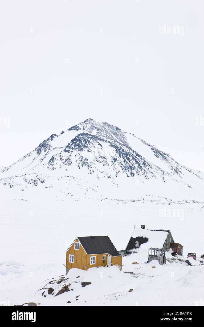 Kulusuk greenland winter houses hi-res stock photography and images - Alamy