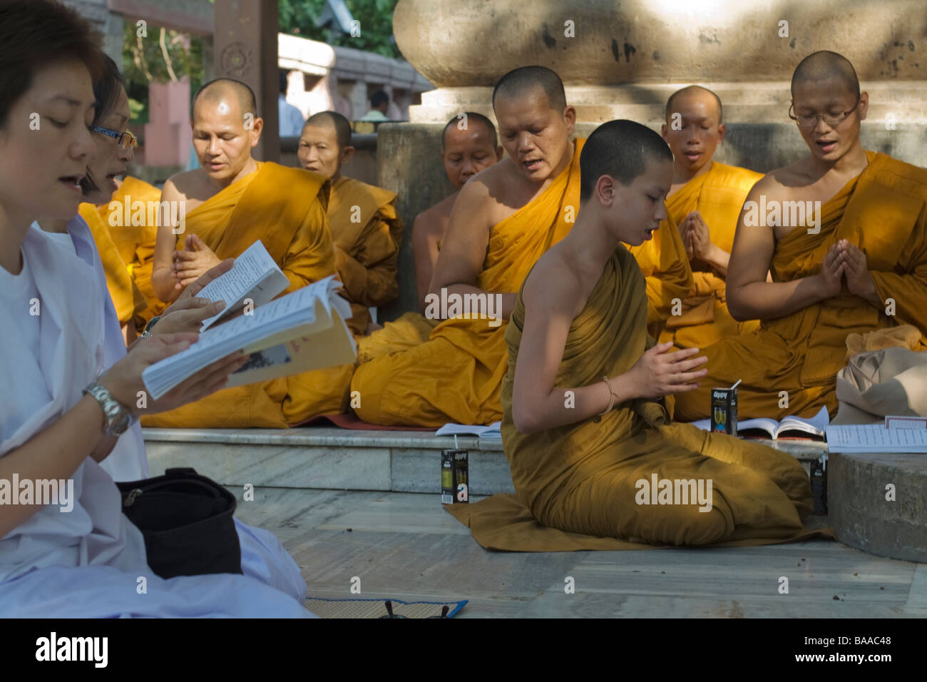 Buddhist pilgrims performing puja at the Mahabodhi Temple in Bodhgaya ...