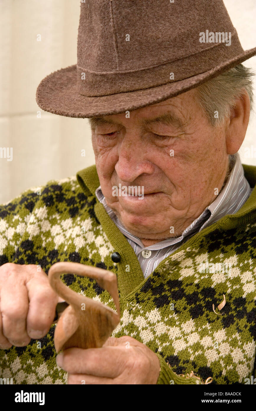 Woodcarver hi-res stock photography and images - Alamy