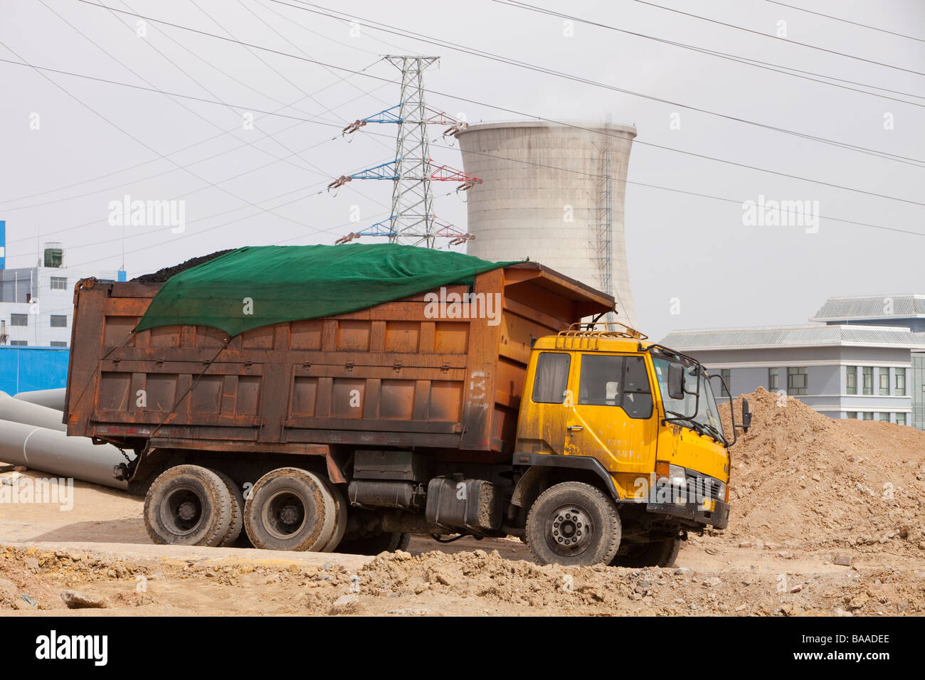 Coal lorry hi-res stock photography and images - Alamy