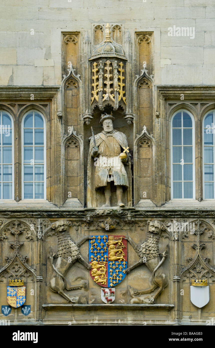Cambridge, England, UK. Trinity College. Great Gate - Statue of Henry ...