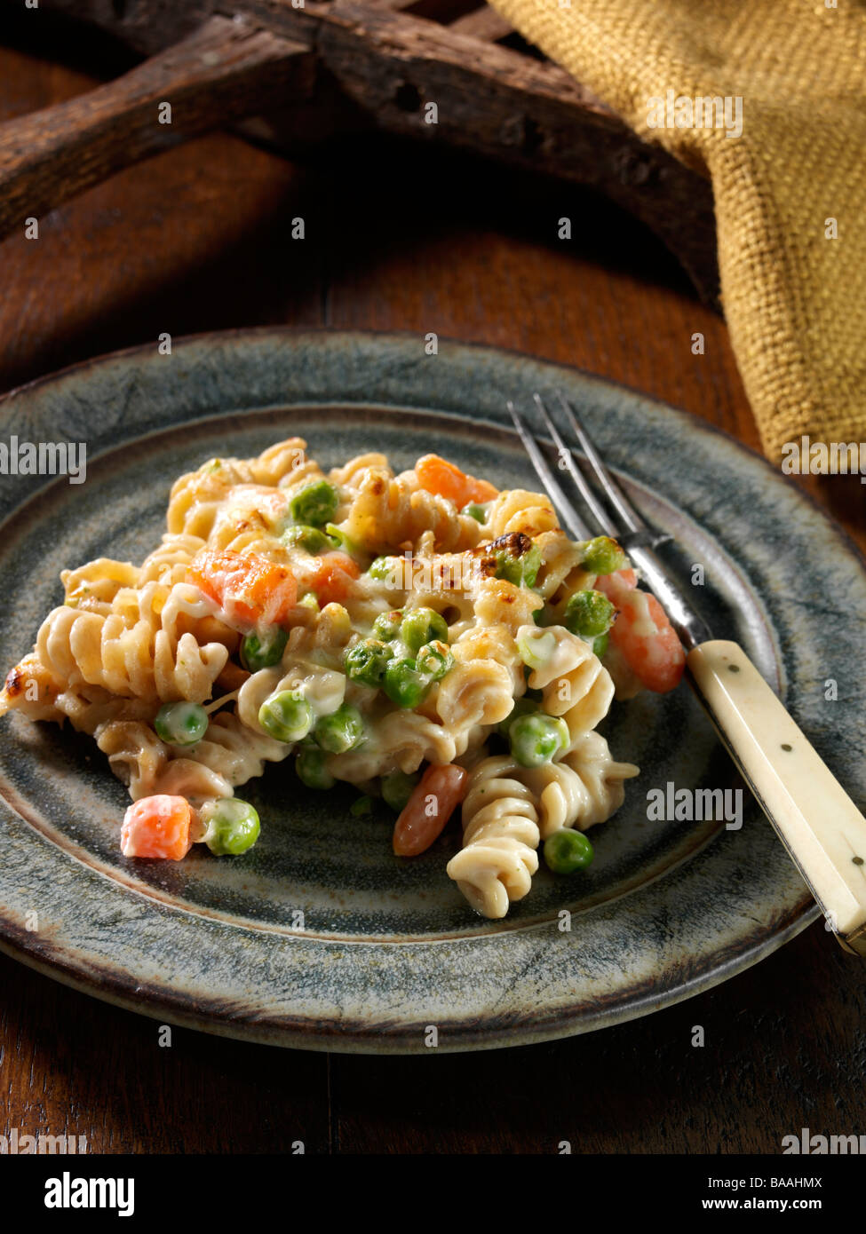 Vegetarian fusilli pasta cheddar cheese bake hi-res stock photography ...