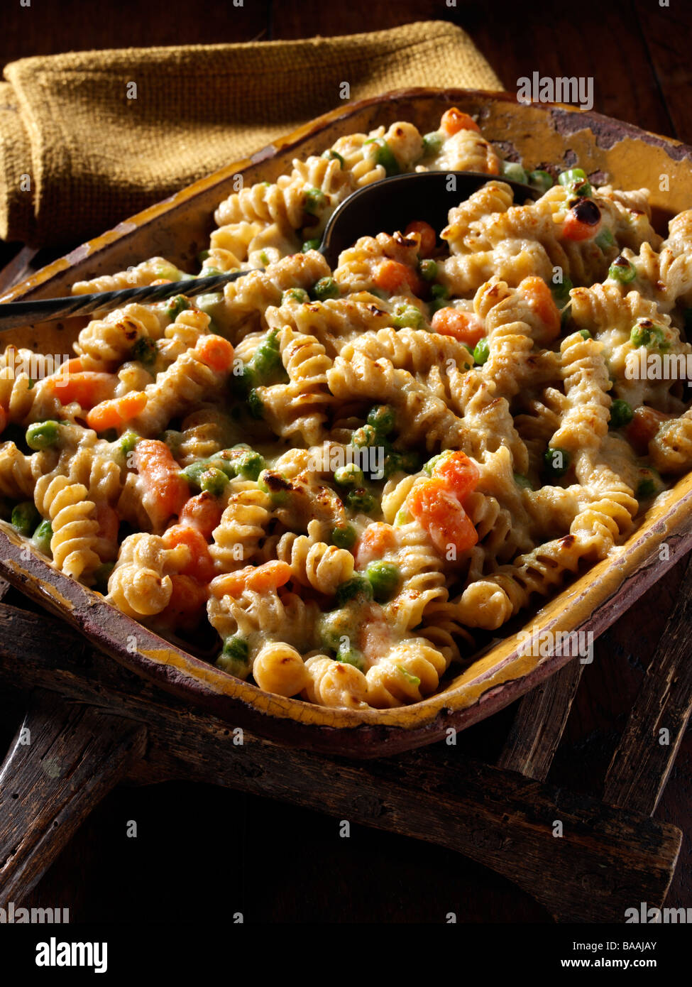 Vegetarian fusilli pasta cheddar cheese bake hi-res stock photography ...