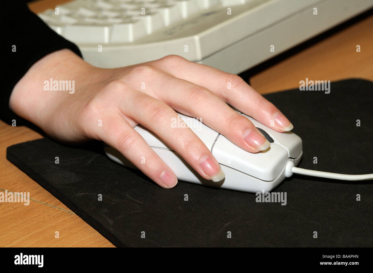 Childs hand using a computer mouse Stock Photo - Alamy Childs hand using a computer mouse Stock Photo - Alamy