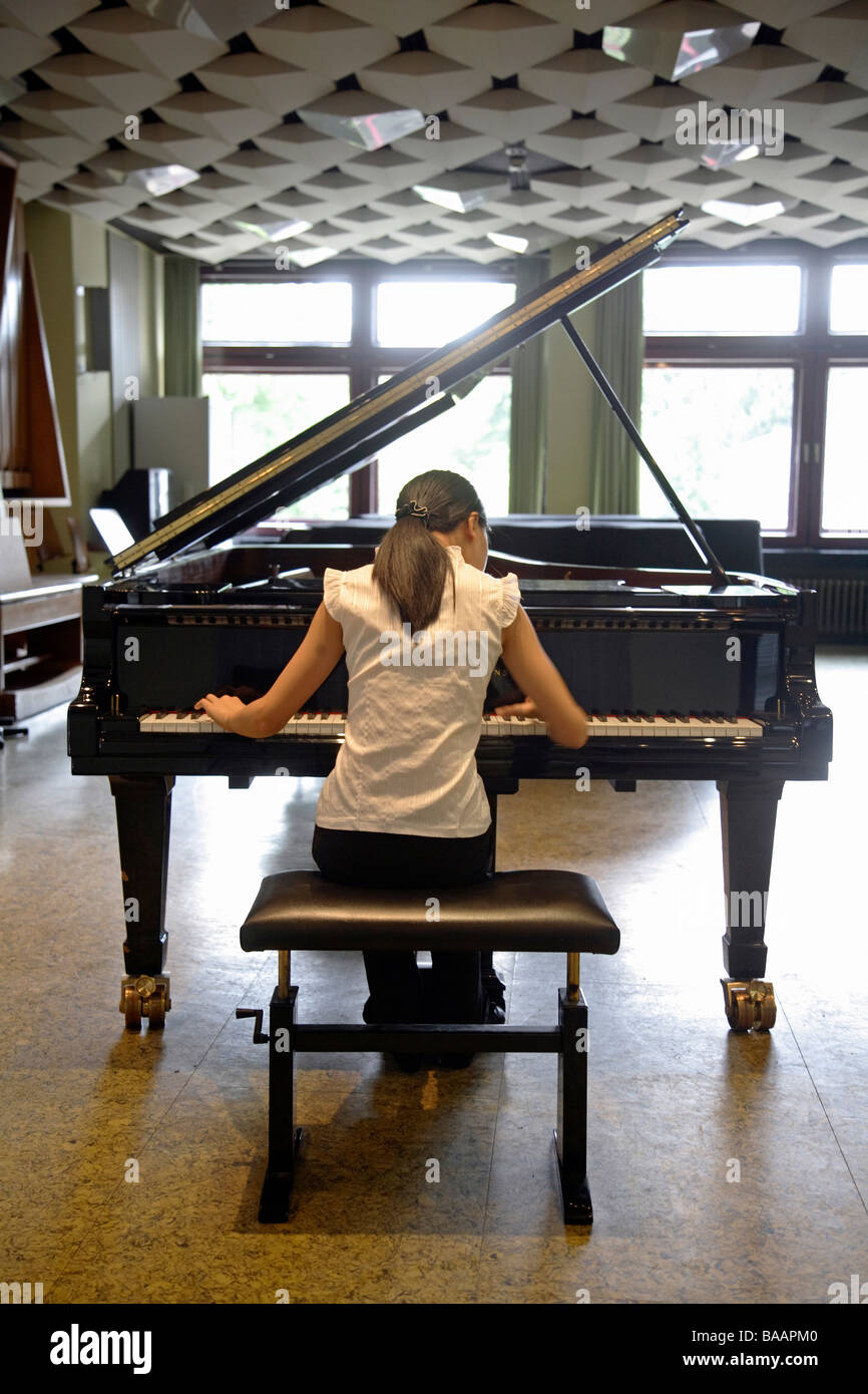 German female classical pianist hi-res stock photography and images - Alamy