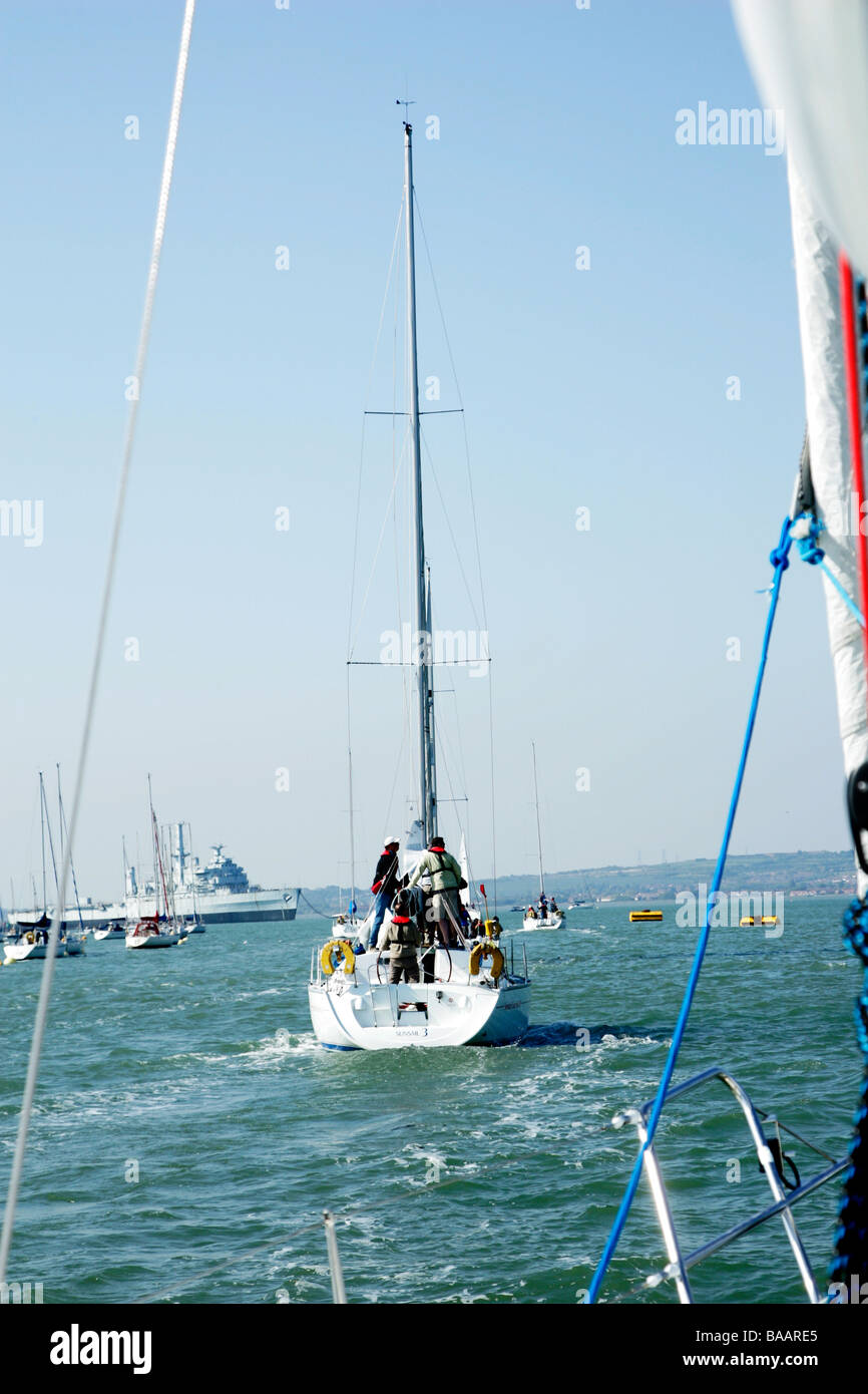 Sailing boat from behind Stock Photo - Alamy