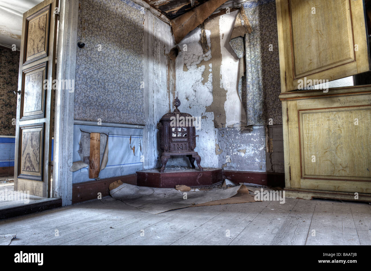 Interior of an old abandoned house Stock Photo - Alamy