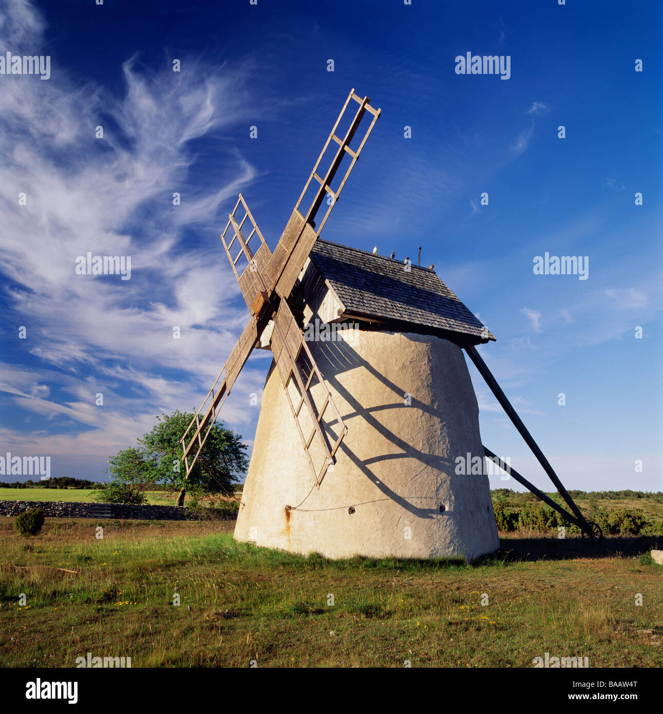 Grounding on grass hi-res stock photography and images - Alamy