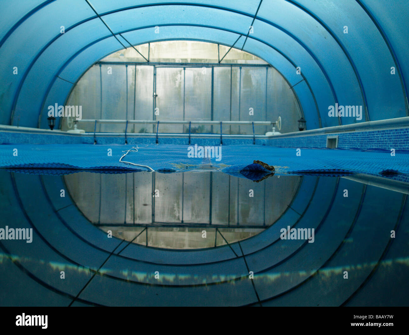 Drain a swimming pool hi-res stock photography and images - Alamy