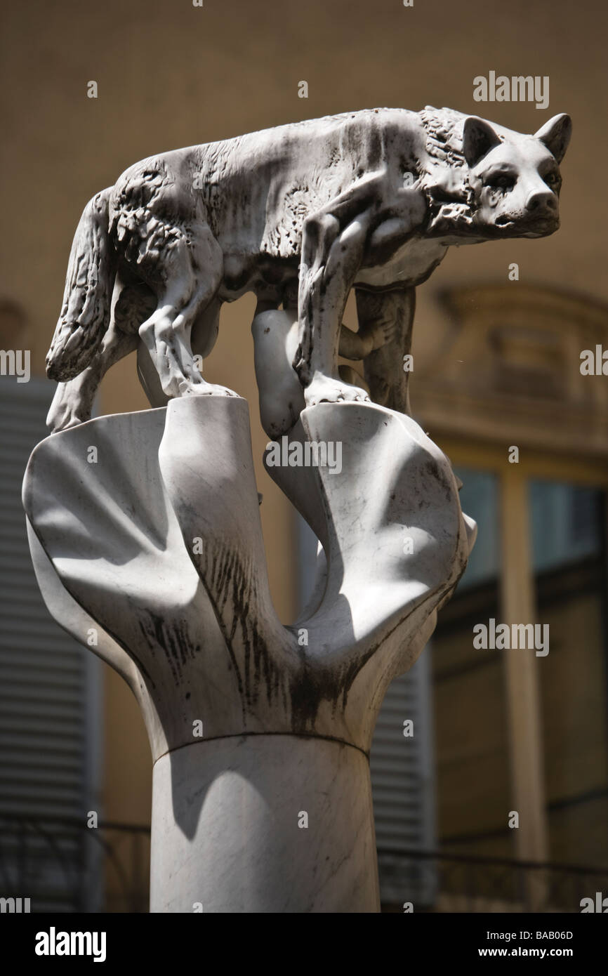 Romulus and remus statue hi-res stock photography and images - Alamy