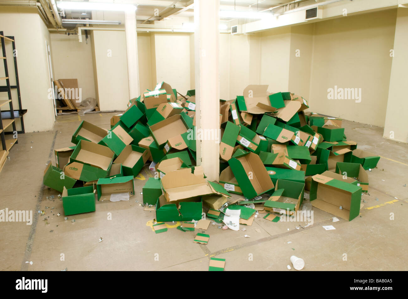 Abandoned green cardboard boxes hi-res stock photography and images - Alamy