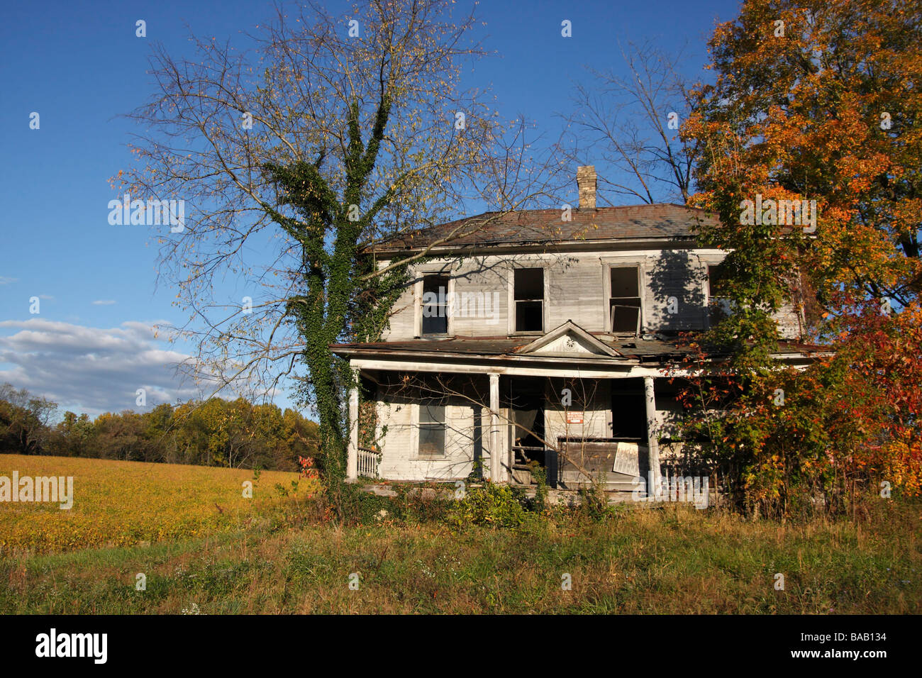American farmhouse abandoned hi-res stock photography and images - Alamy