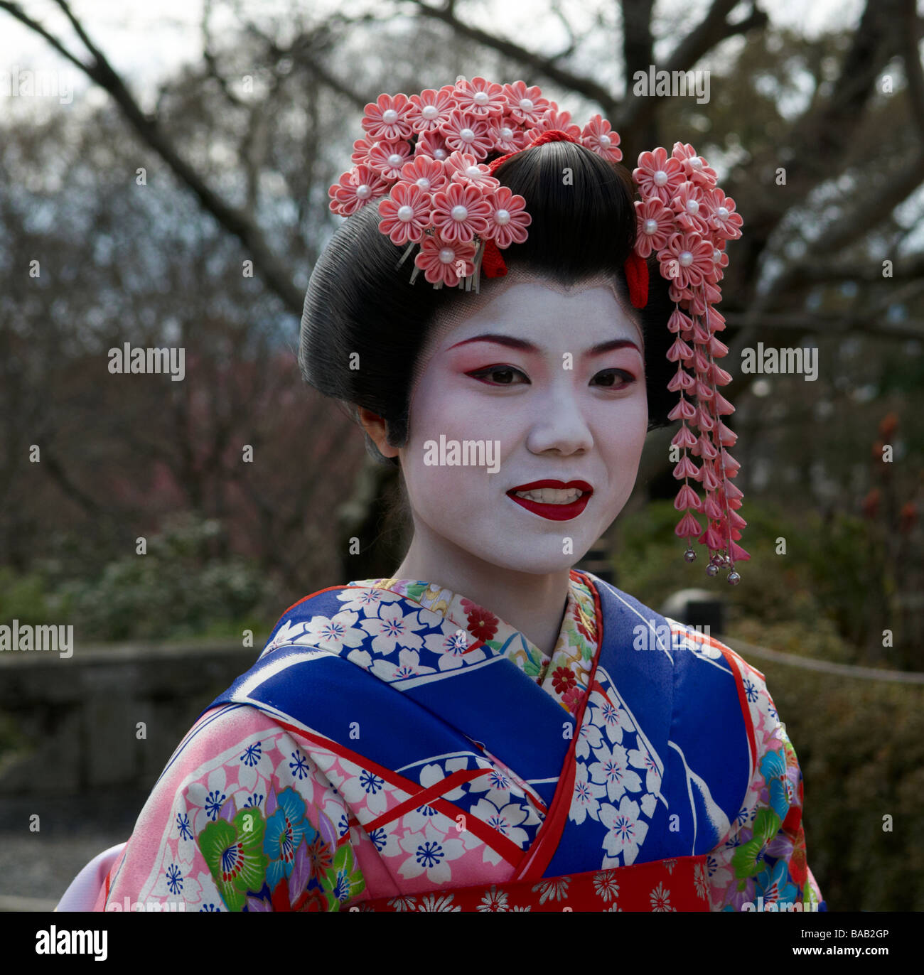 Trainee geisha hi-res stock photography and images - Alamy