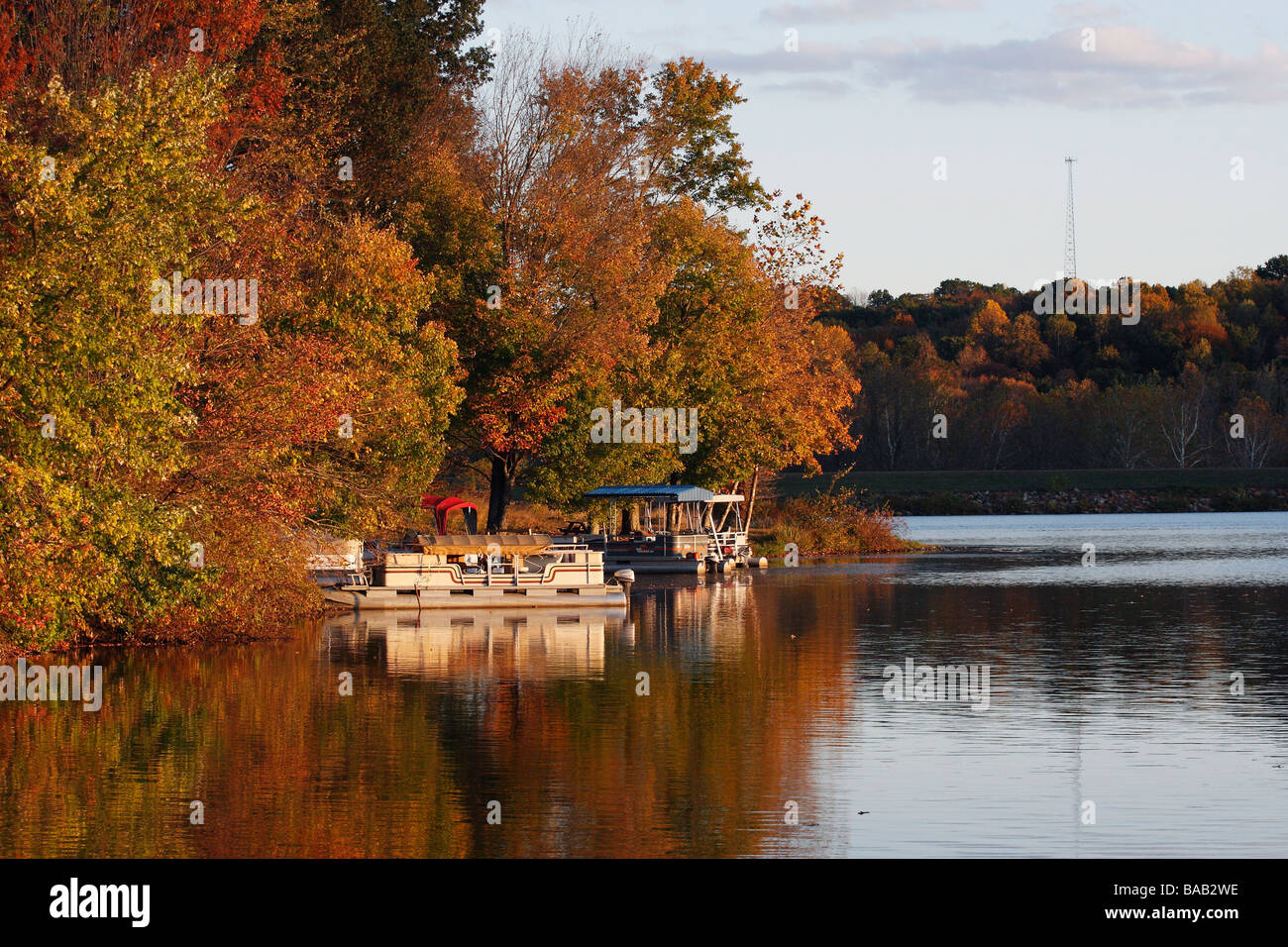 Hocking Hills Ohio View of beautiful Autumn landscape with Lake Logan ...
