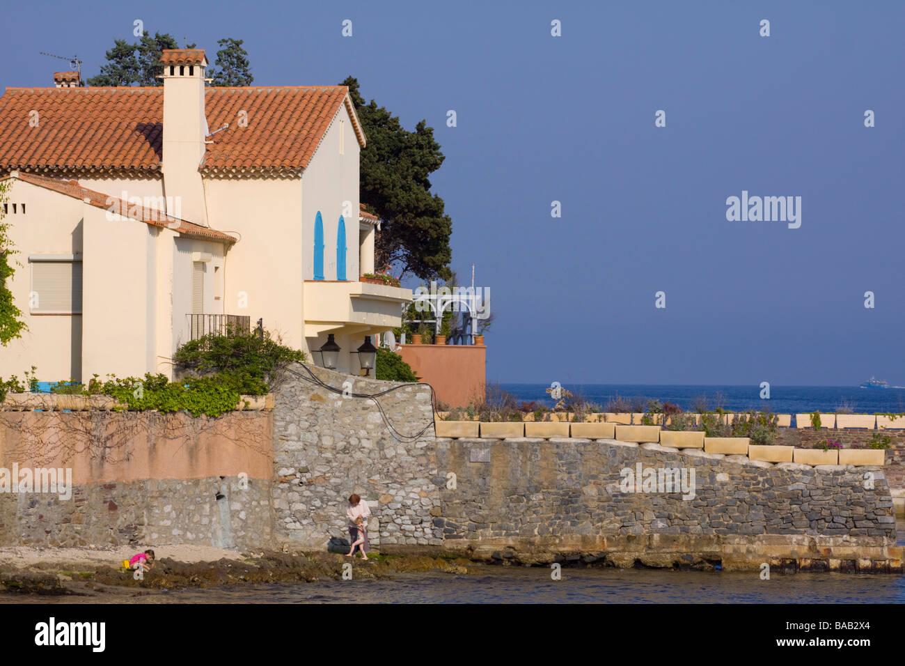Beach Front House St Maxime Cote-d'Azur South Of France Stock Photo - Alamy