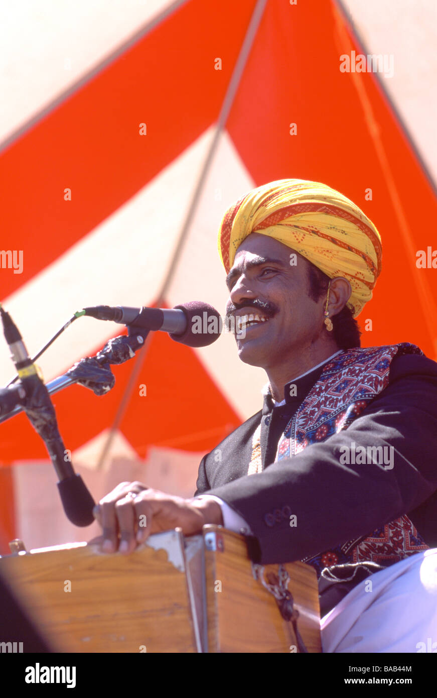 Singers from east hi-res stock photography and images - Alamy