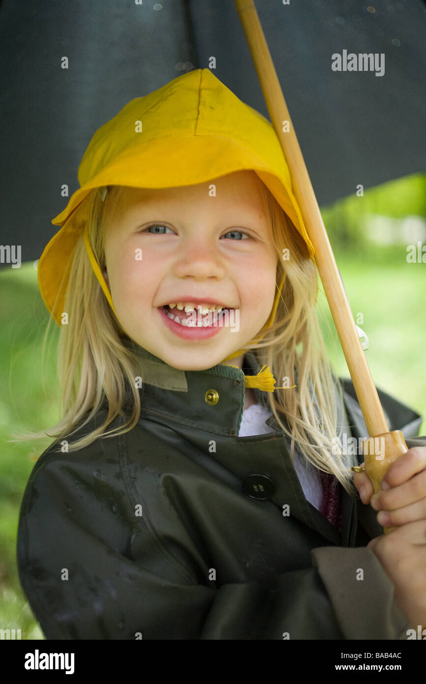 Girls in rain with umbrellas hi-res stock photography and images - Alamy