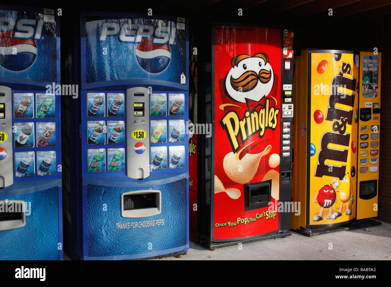 Vending machines hi-res stock photography and images - Alamy