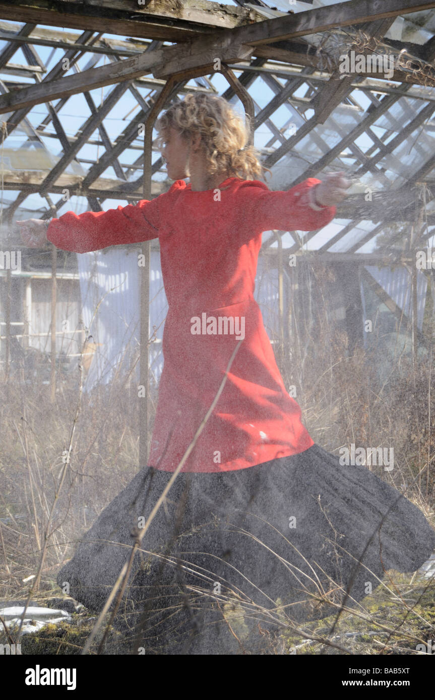 Old woman young woman illusion hi-res stock photography and images - Alamy