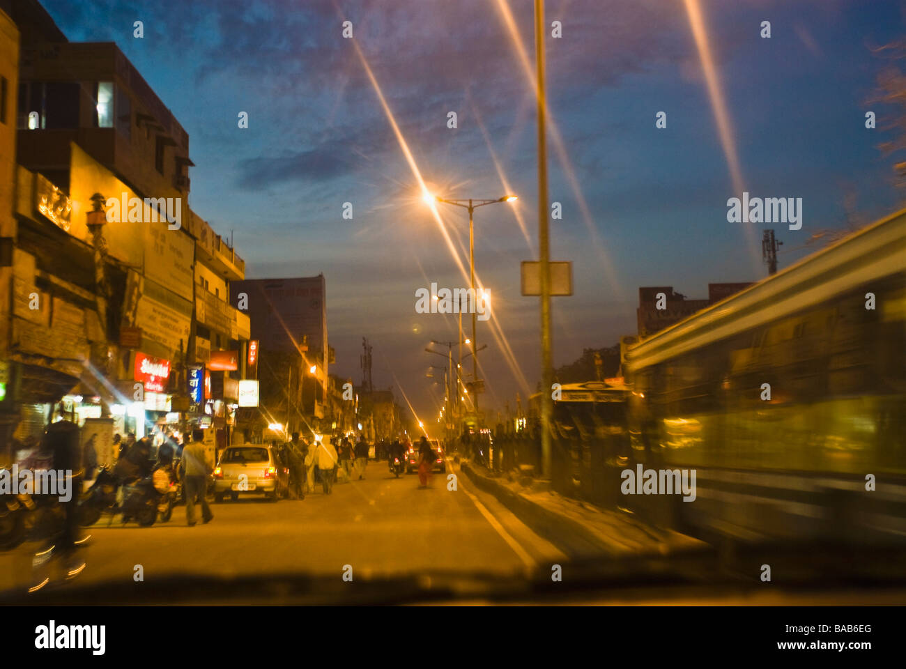 Group of people market road hi-res stock photography and images - Alamy