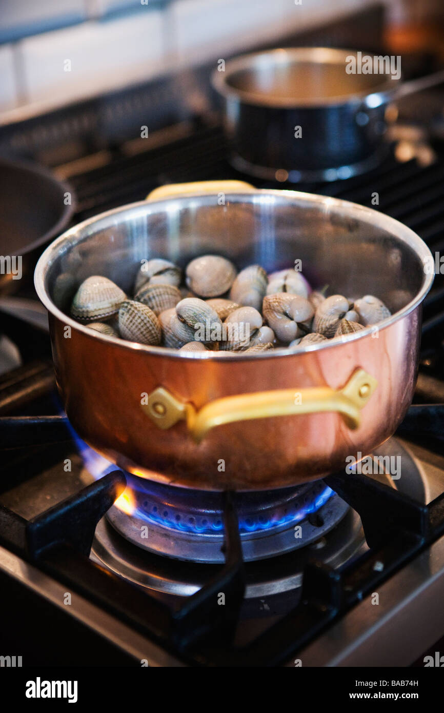Seafood boils hi-res stock photography and images - Alamy