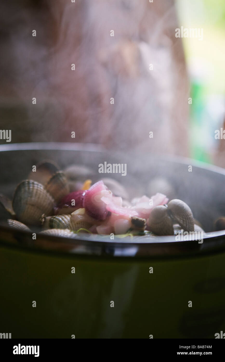 Seafood boils hi-res stock photography and images - Alamy