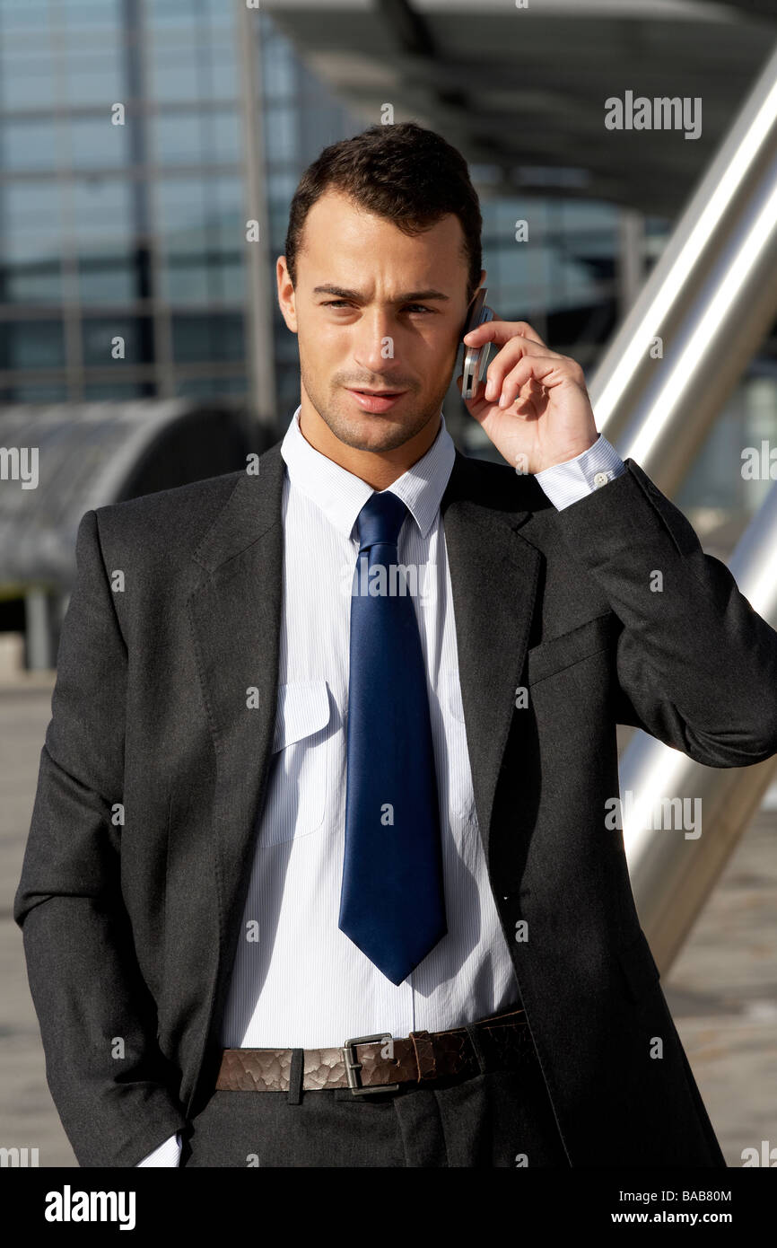 People with ell phones hi-res stock photography and images - Alamy