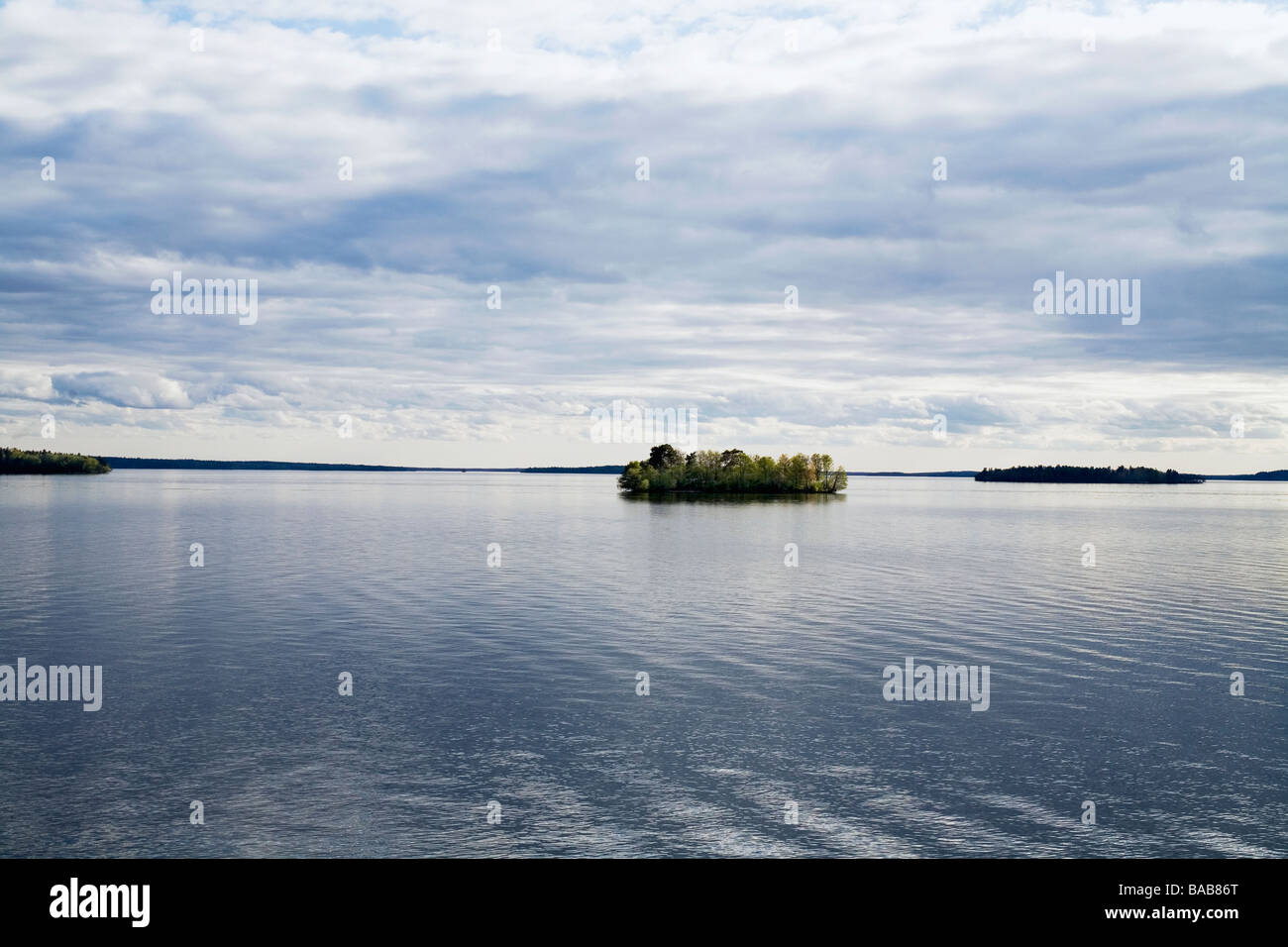 Smallest lake hi-res stock photography and images - Alamy
