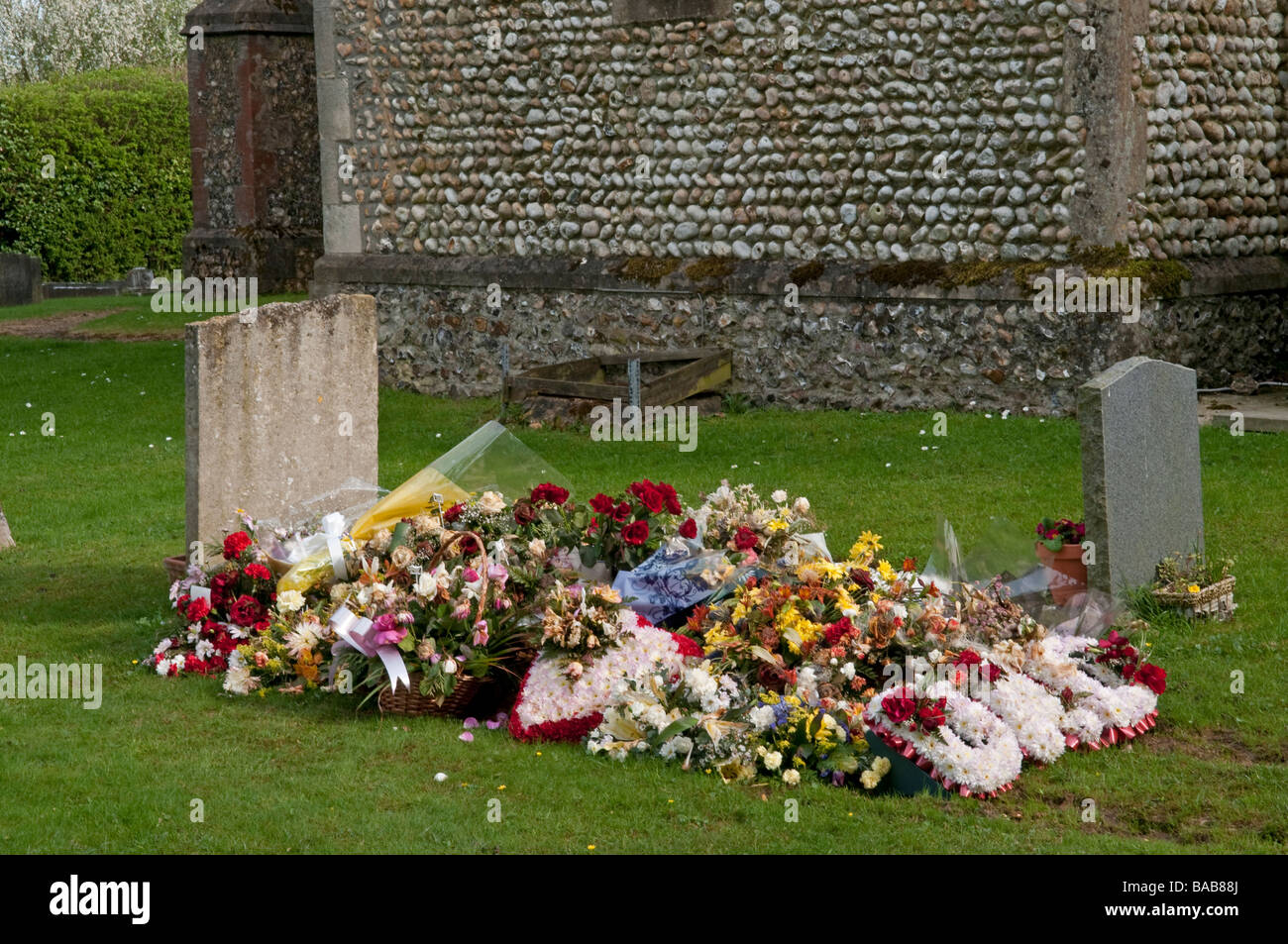 Recent burial in graveyard Stock Photo - Alamy