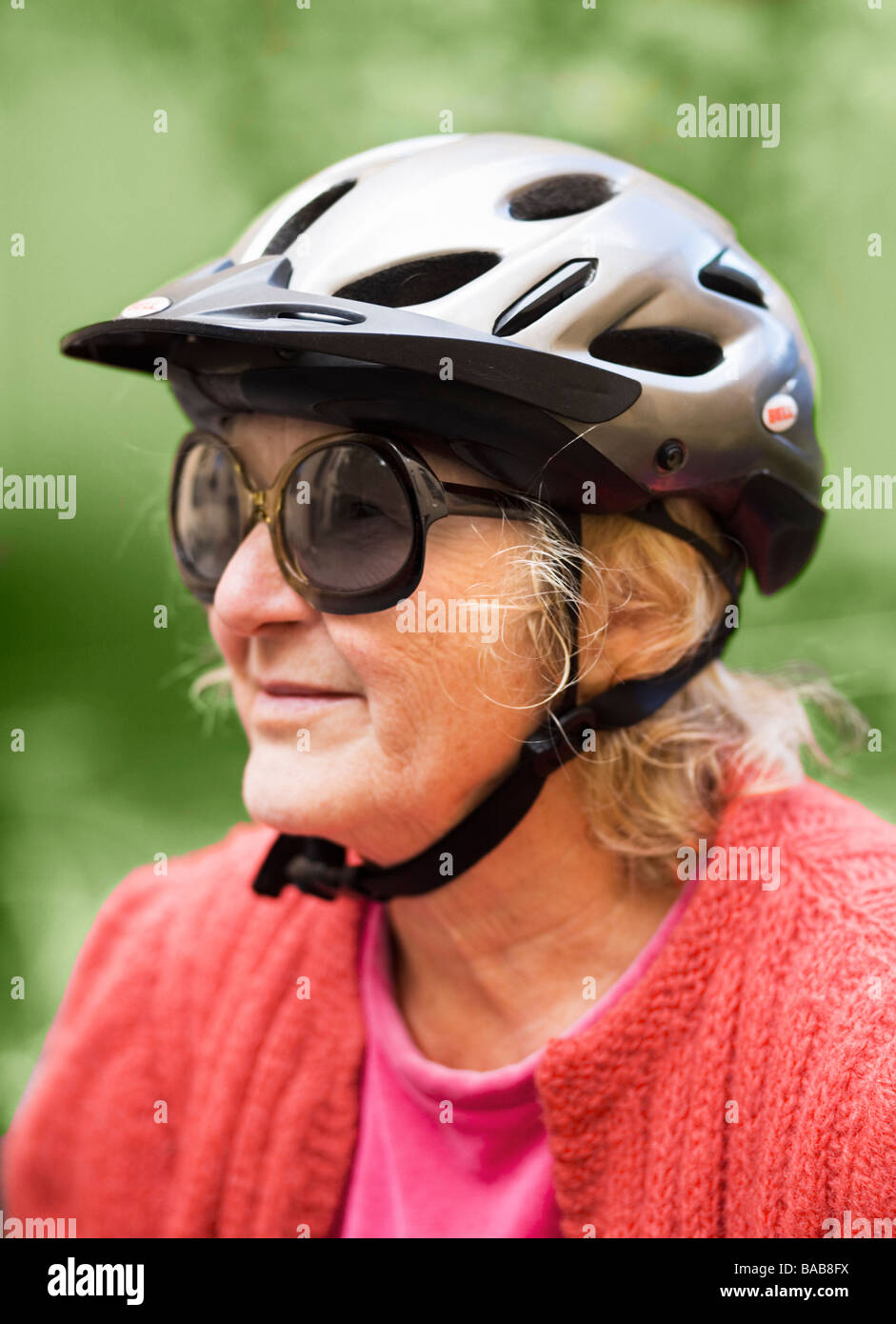 Woman senior seniors mature matures hi-res stock photography and images ...