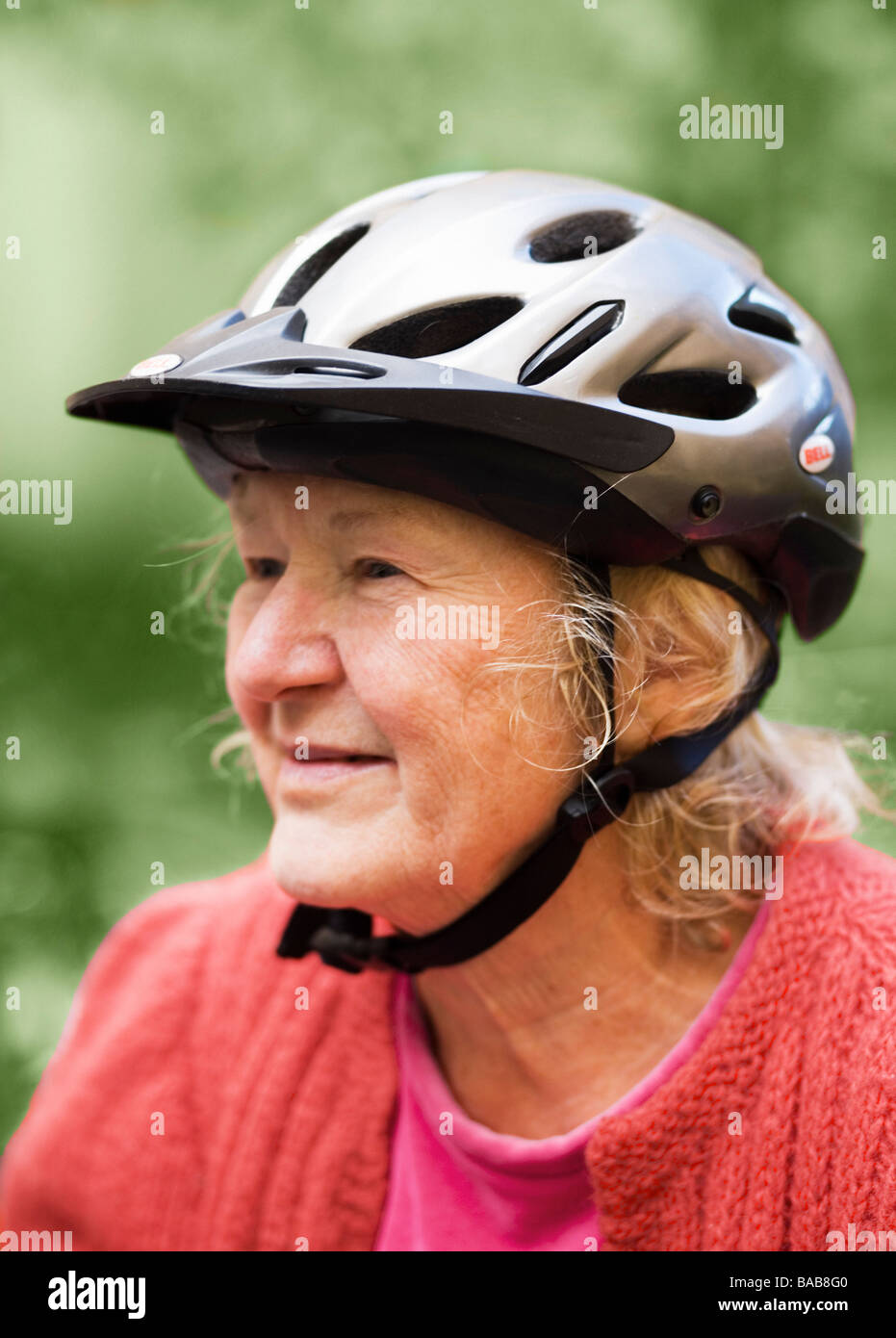 Woman senior seniors mature matures hi-res stock photography and images ...