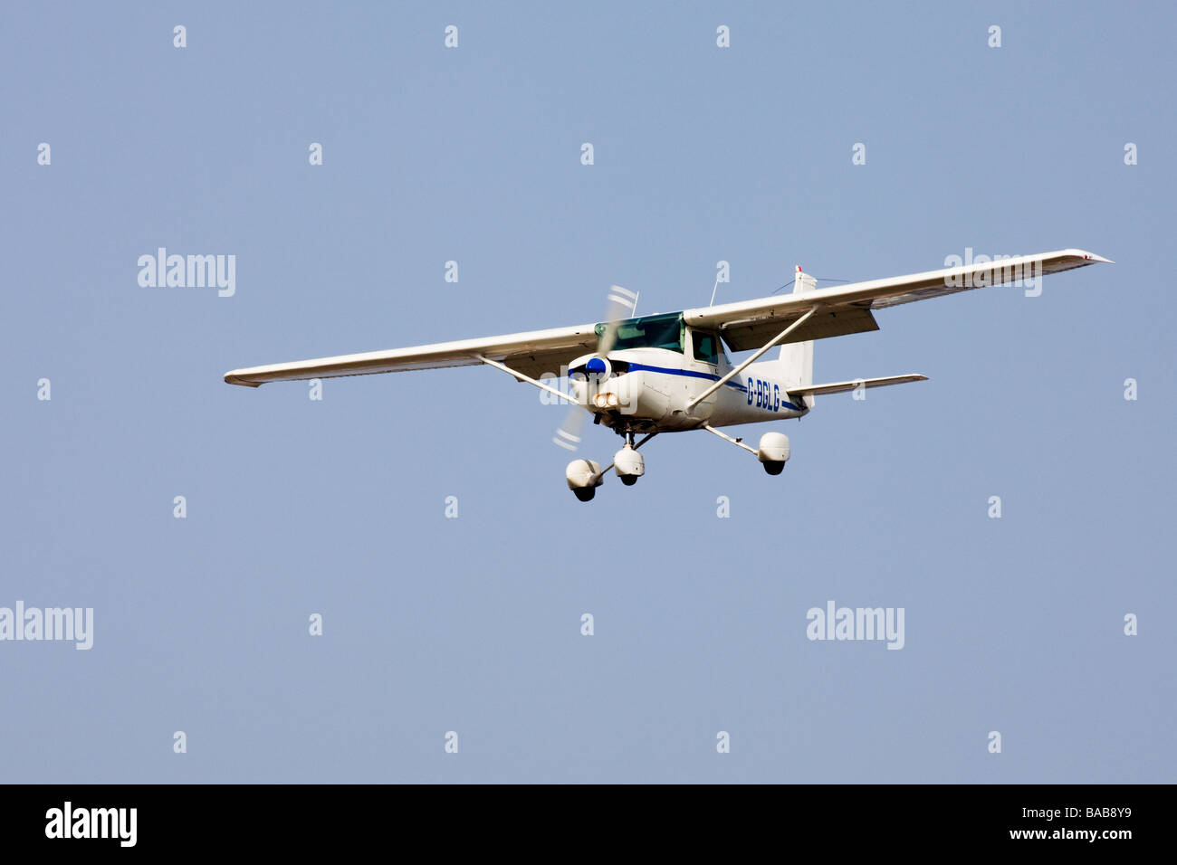 Cessna 152 cockpit hi-res stock photography and images - Alamy
