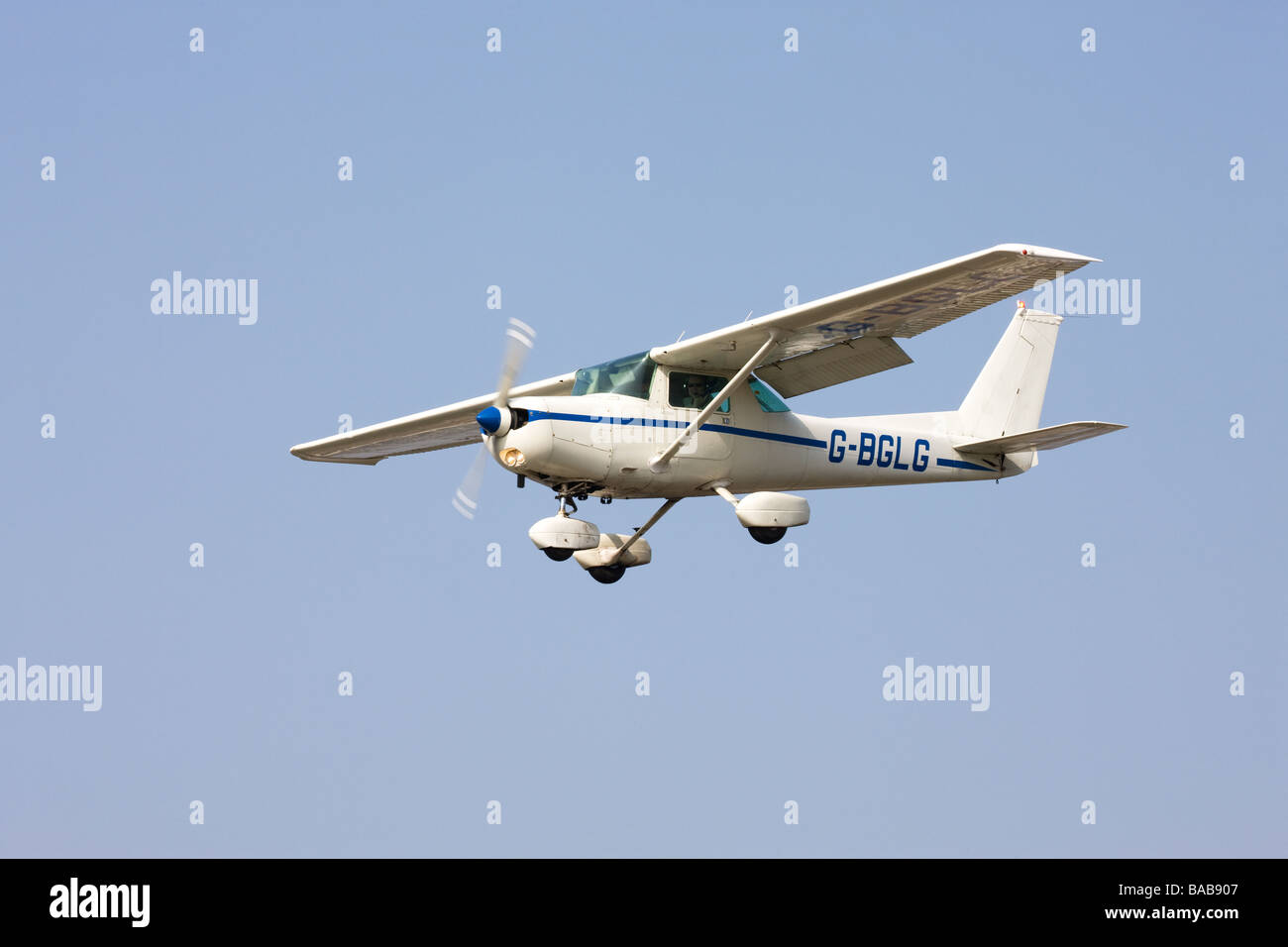 Cessna 152 cockpit hi-res stock photography and images - Alamy