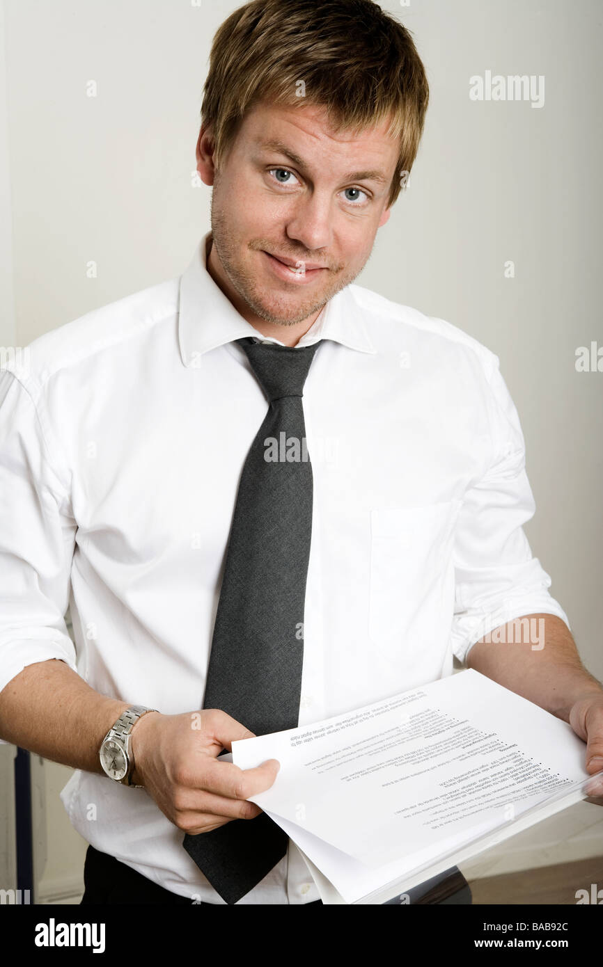 Businessmen reading deals hi-res stock photography and images - Alamy