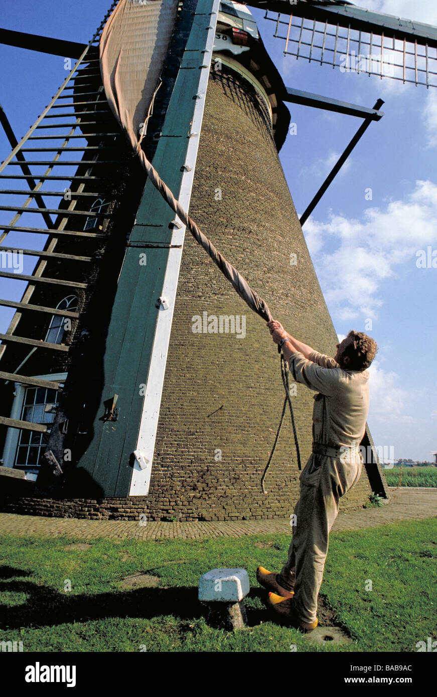 Elk129 6976 Netherlands Kinderdjik miller furling sails to stop ...