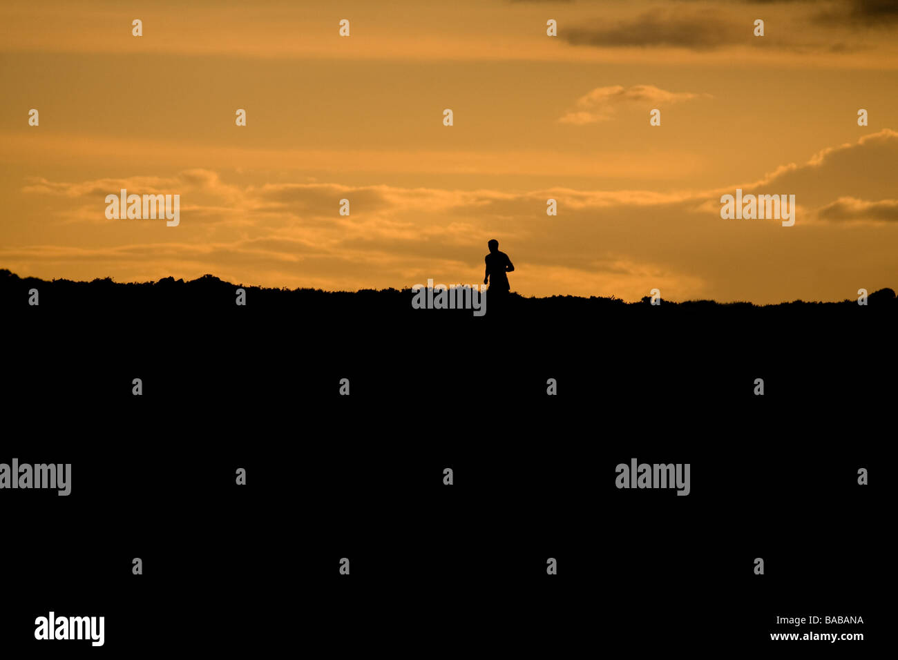 Lone runner hi-res stock photography and images - Alamy