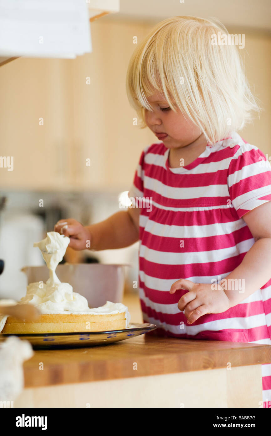 Girl baking a cake hi-res stock photography and images - Alamy