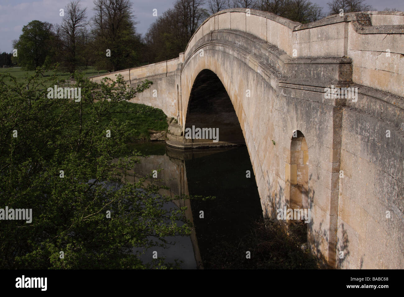Stone bridge over river Stock Photo - Alamy
