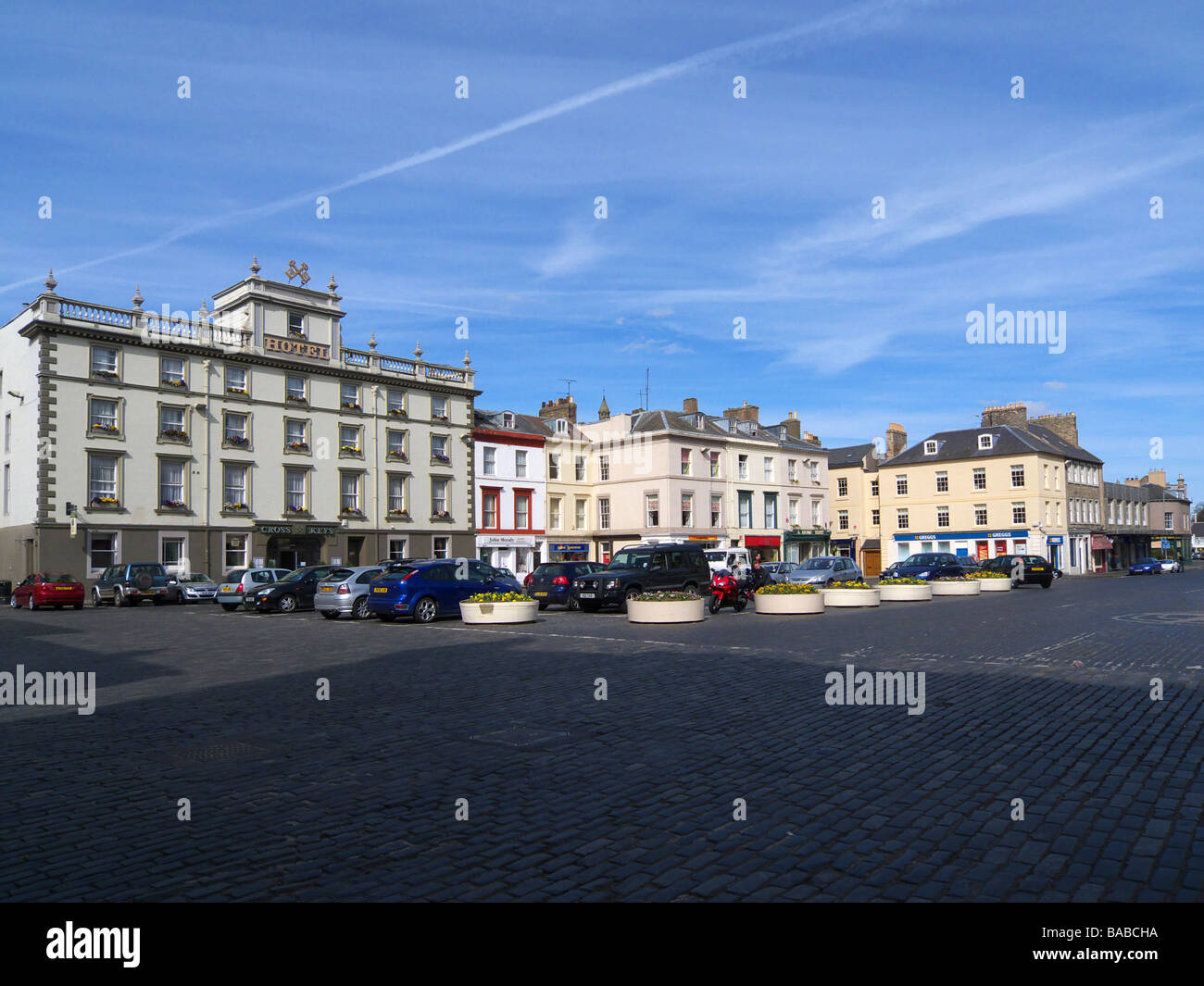 Kelso Town Square featuring Cross Keys Hotel, Borders, Scotland Stock ...