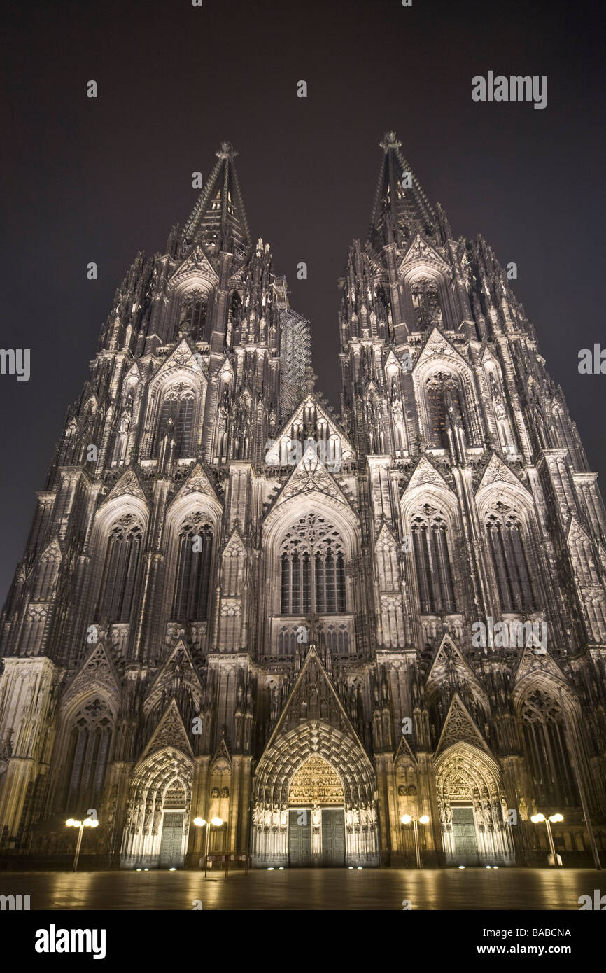 Front aspect of Cologne cathedral at night Stock Photo - Alamy