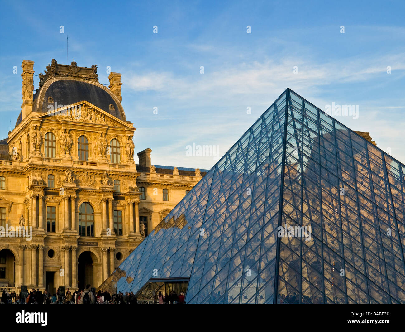 Contrast between the old building and the new glass pyramid of the ...