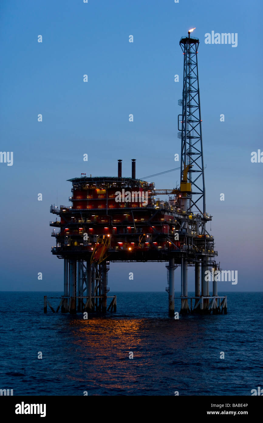 Gas rig deck platform module hi-res stock photography and images - Alamy