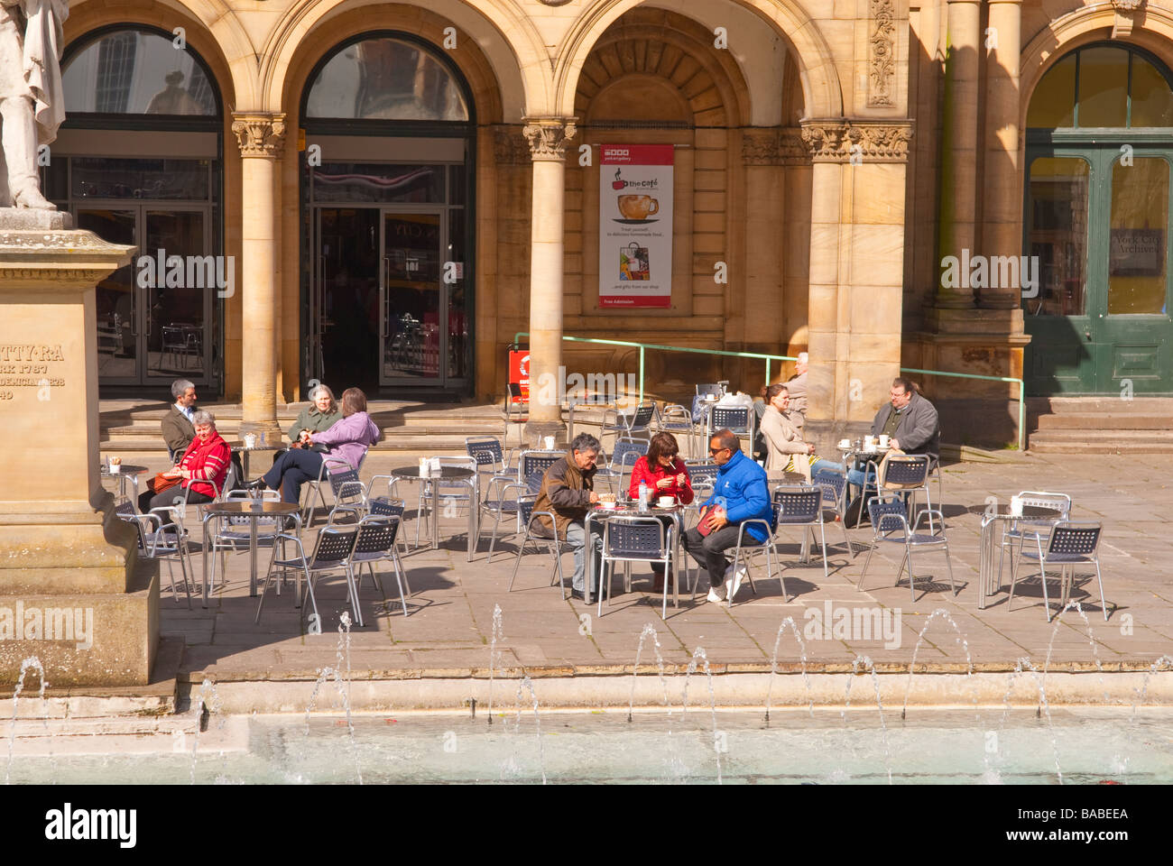 City of york england people hi-res stock photography and images - Alamy