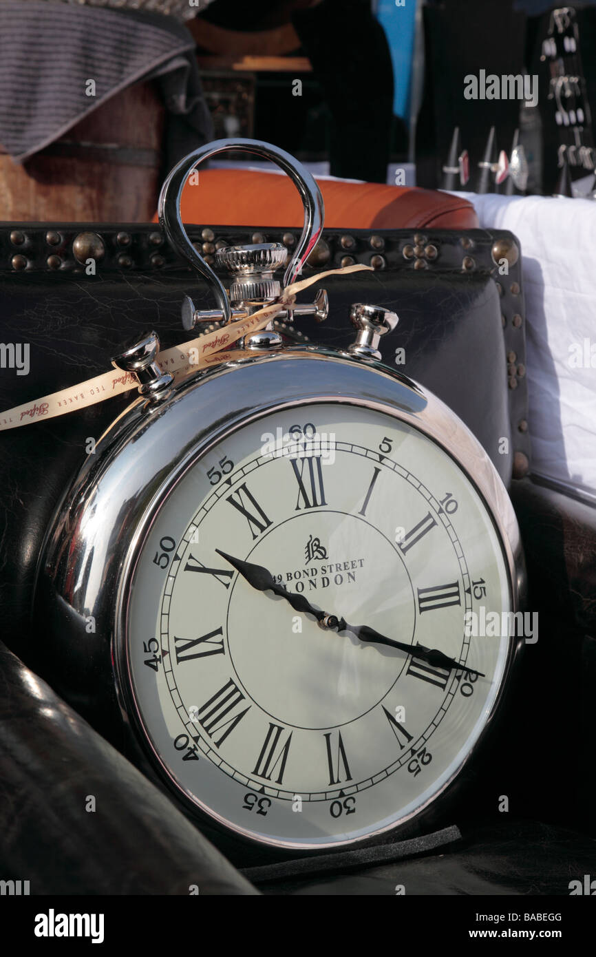 London road clock hi-res stock photography and images - Alamy