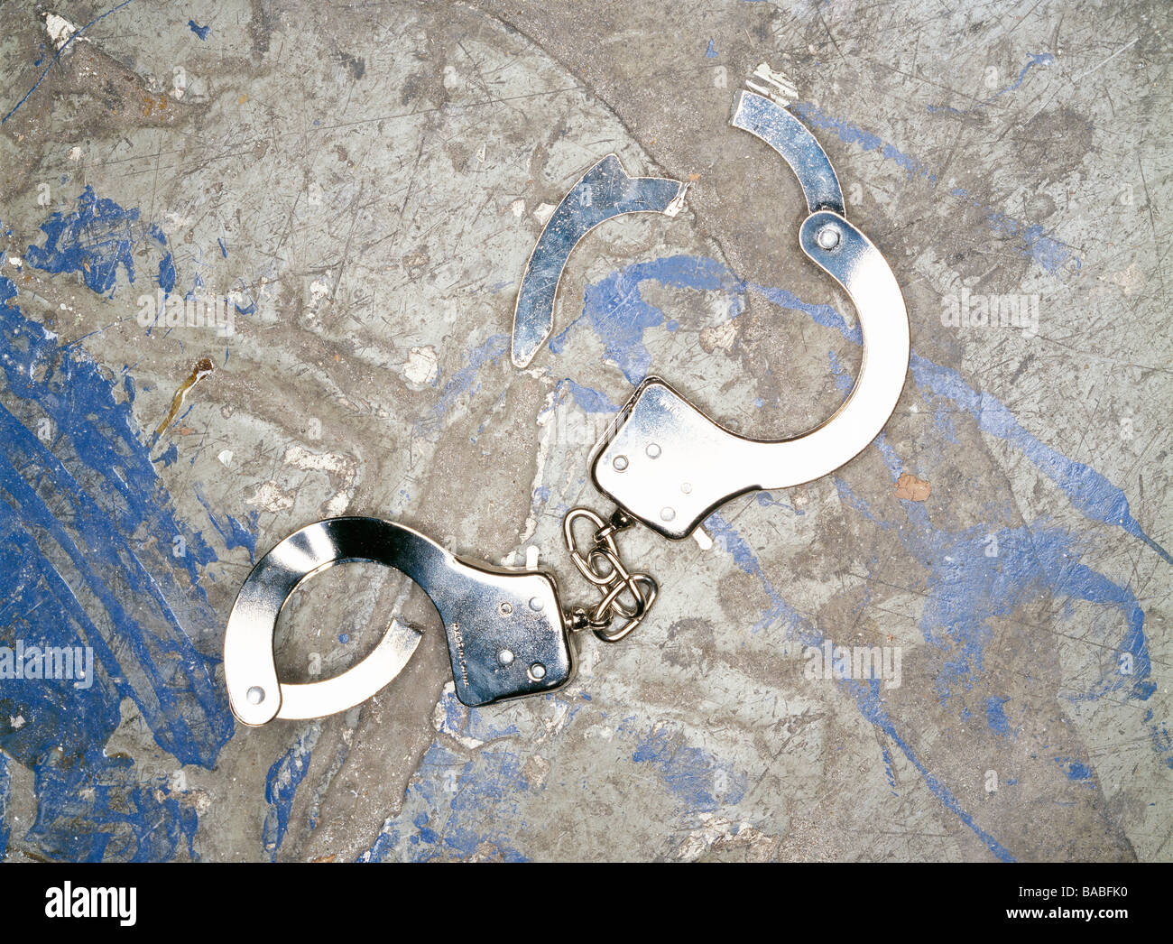 Broken handcuffs hi-res stock photography and images - Alamy
