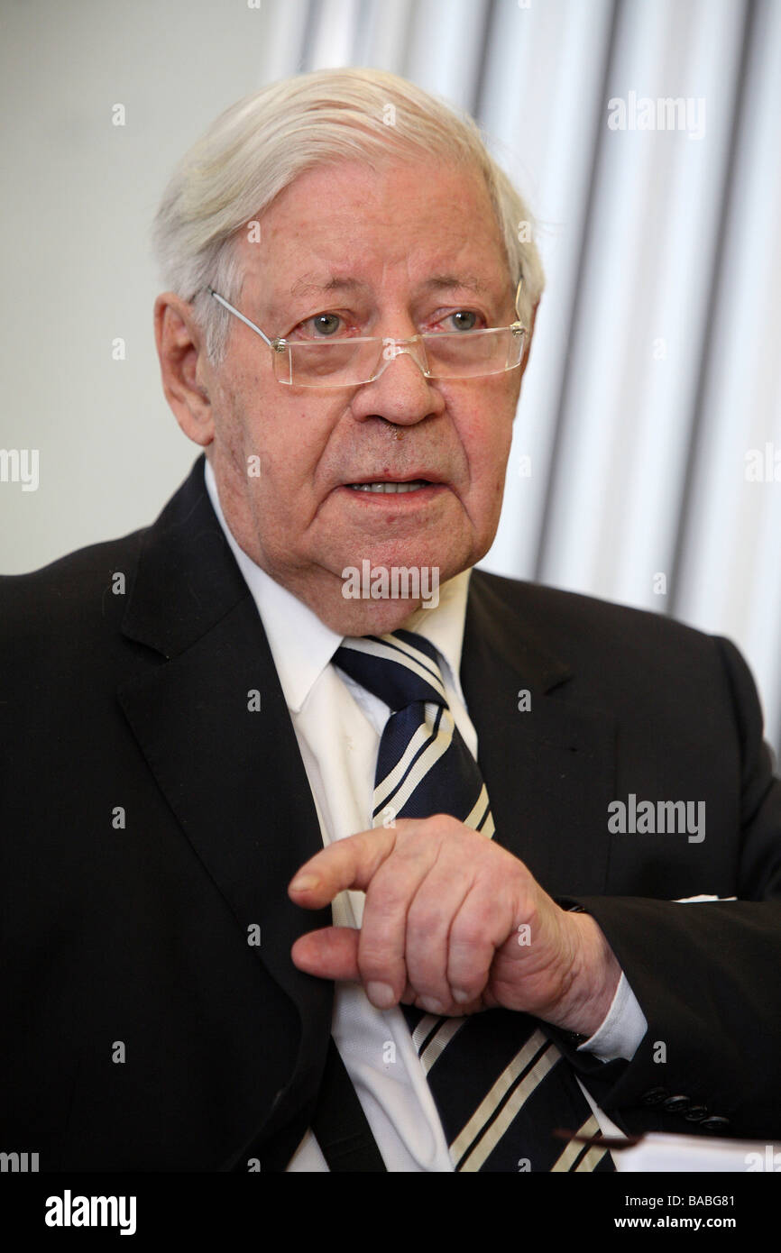 Former Federal Chancellor of Germany, Helmut Schmidt Stock Photo - Alamy