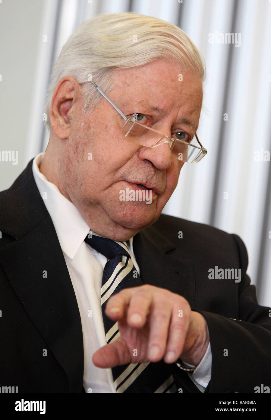Former Federal Chancellor of Germany, Helmut Schmidt Stock Photo - Alamy